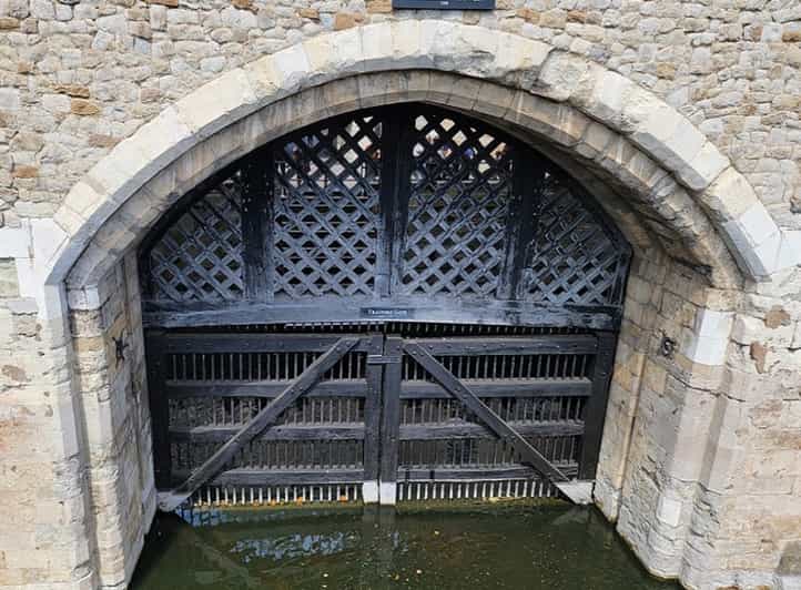 London: Tower of London Guided Tour with Boat Ride | GetYourGuide