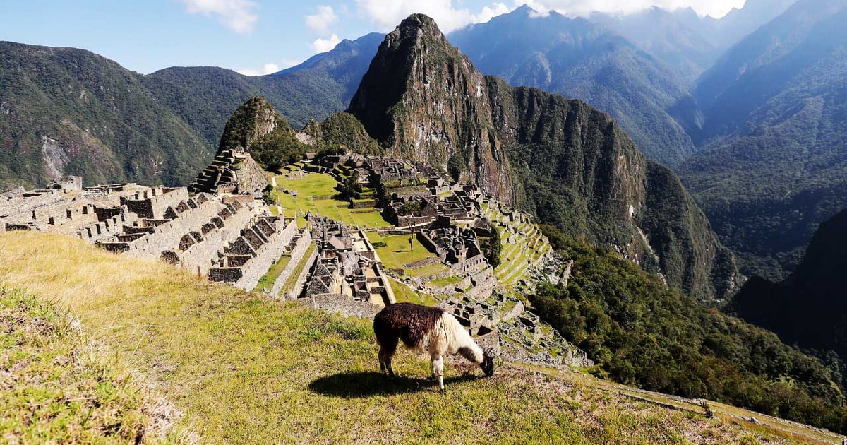 Vanuit Cusco: Machu Picchu + Regenboogberg 2D - 1N | GetYourGuide