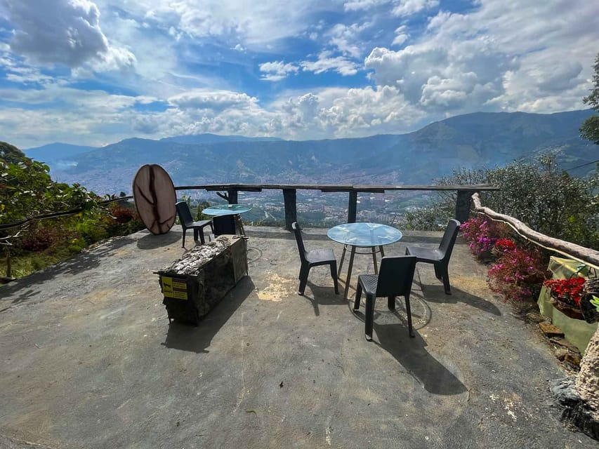 Medellín: excursión de 2 días a una finca cafetera con paseo a caballo y cabaña en el bosque ...