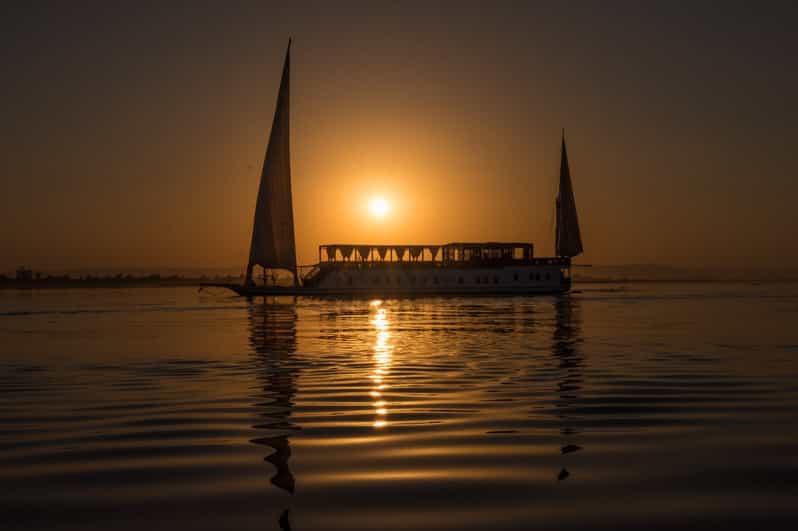 Excursión de un día a Luxor por la Ribera Occidental y Oriental en ...