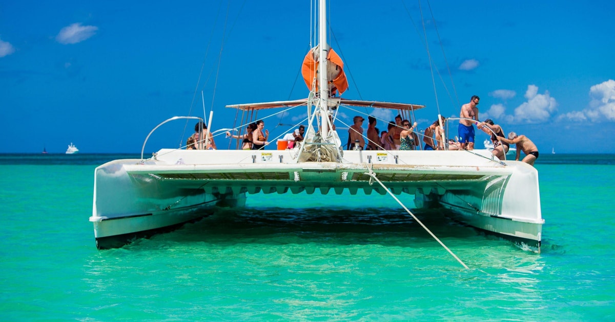 Expérience en catamaran sur l'île de Saona avec déjeuner au départ de ...