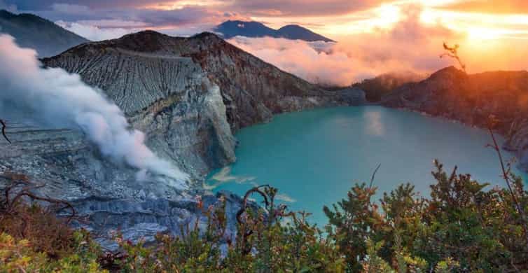 Von Banyuwangi aus: Tagestour zum Vulkan Ijen mit geführter Wanderung ...