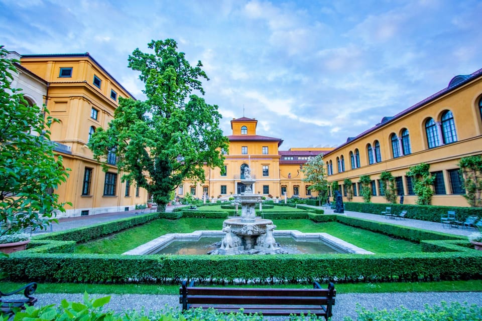 Munich: Express Walk with a Local in 90 minutes | GetYourGuide