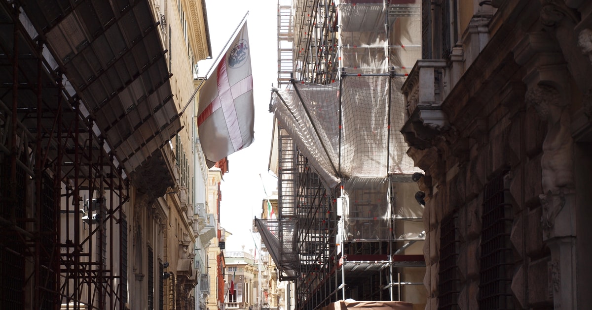 Genova: a walking in the city +a Glass of Prosecco in a boat | GetYourGuide