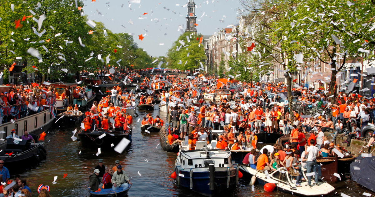 Amsterdam: King's Day Party Cruise with Drinks & Music | GetYourGuide
