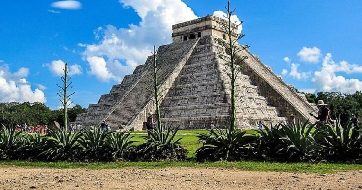 Playa del Carmen/Cancun: Chichen Itza & Cenotes Tour w/lunch | GetYourGuide