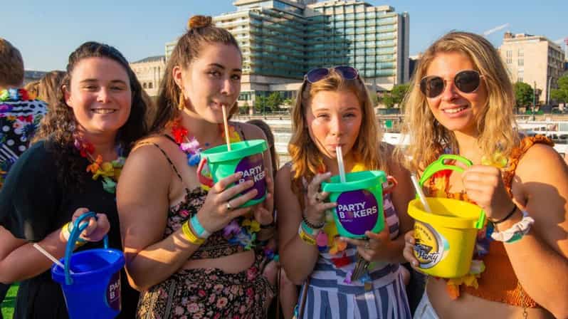 Budapest: Naplemente parti hajókirándulás a Dunán | GetYourGuide