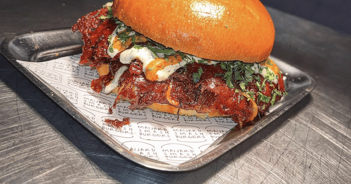 Amsterdam: 3-daniowe menu Maijard i bilet na nocne życie | GetYourGuide