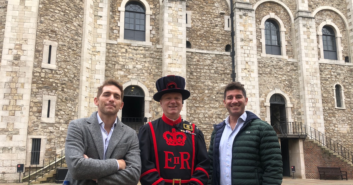 London: Early Entry Tower of London Tour & Meet a Beefeater | GetYourGuide