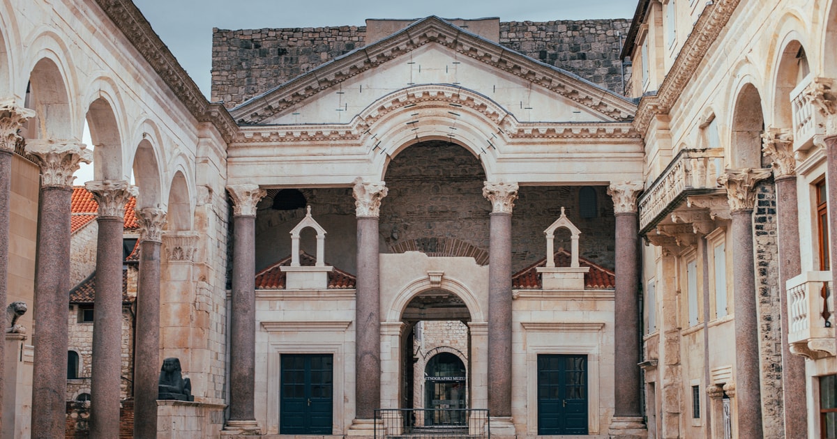 Spalato: tour privato a piedi del Palazzo di Diocleziano e della Città ...