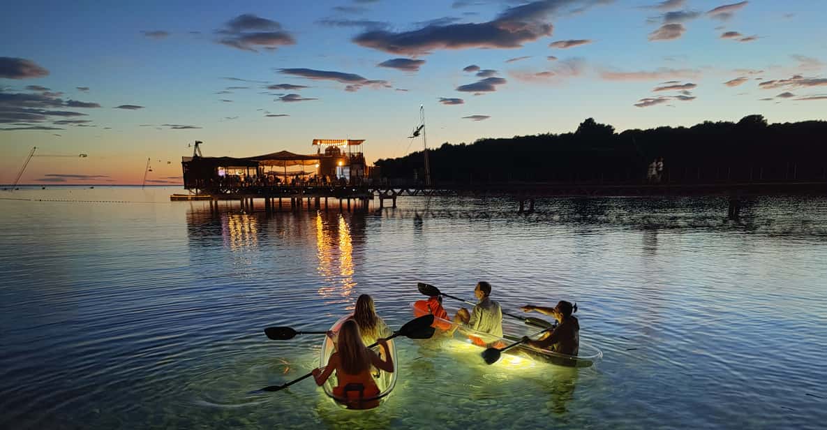 Pula: Peștera Albastră Luminată cu fundul transparent Kayak Night Tour ...