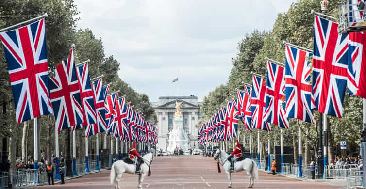 London: Queen Elizabeth Guided Walking Tour | GetYourGuide