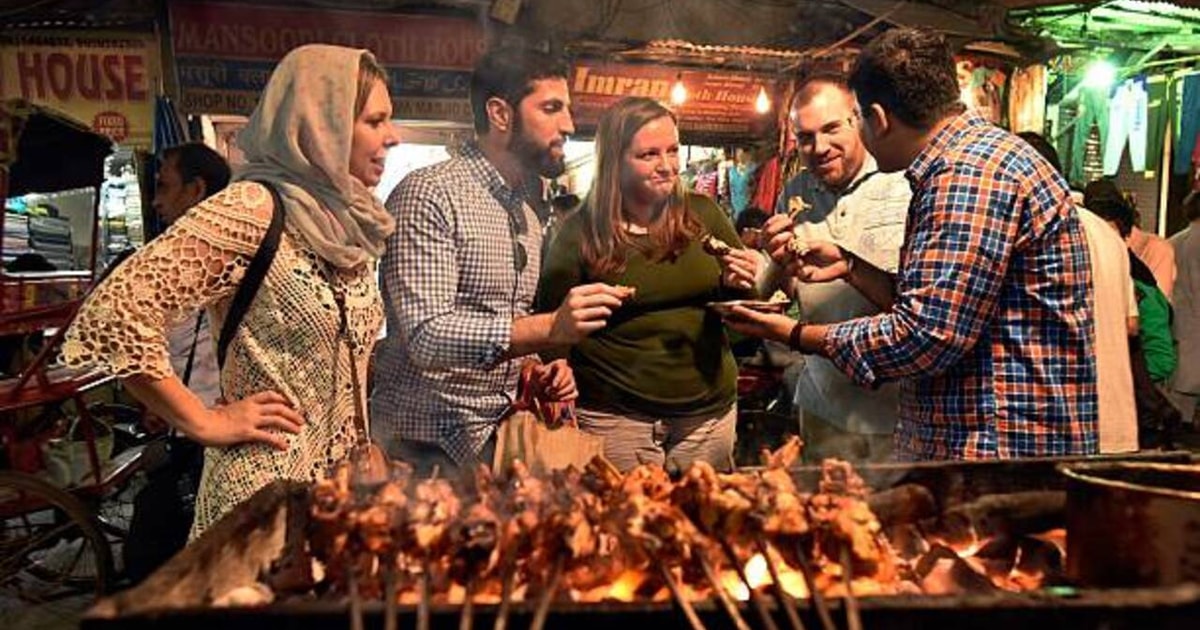 Delhi: Recorrido a pie por la comida callejera de la Vieja Delhi con ...
