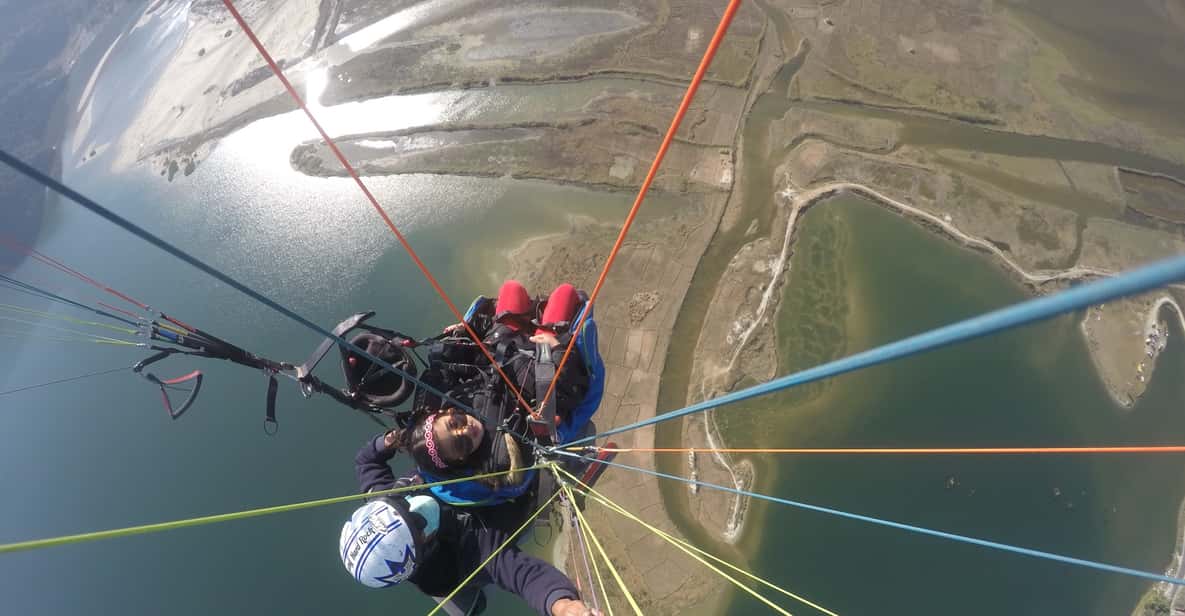 Pokhara: Aventură în tandem cu parapanta | GetYourGuide