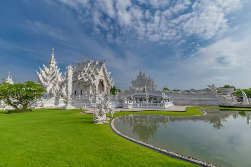 Από το Chiang Mai:Ταξιδέψτε στους λευκούς, μπλε και κόκκινους ναούς ...