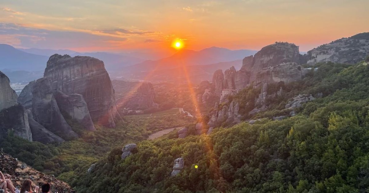 Kalabaka o Kastraki: Excursión al Atardecer en Meteora | GetYourGuide