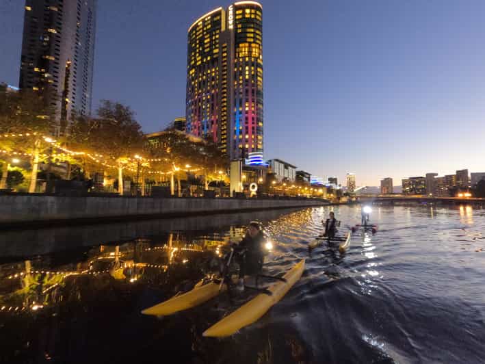 Melbourne Excursión crepuscular en bicicleta acuática por el río Yarra ...