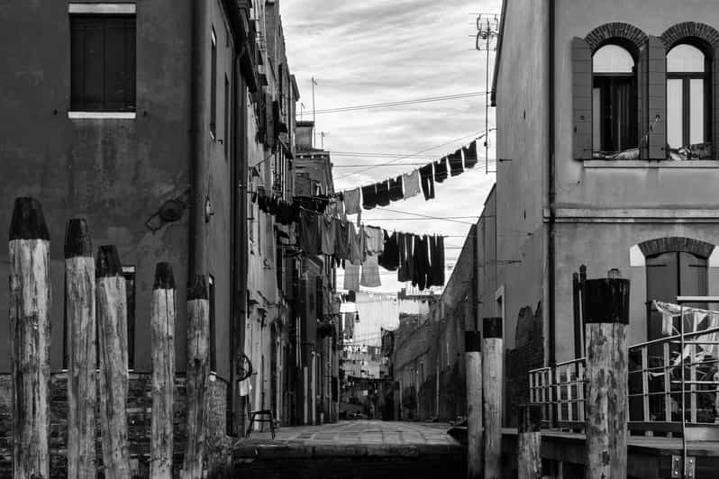 Venice: Nicolò Manucci & Nikos Aliagas Exhibits Entry Ticket | GetYourGuide