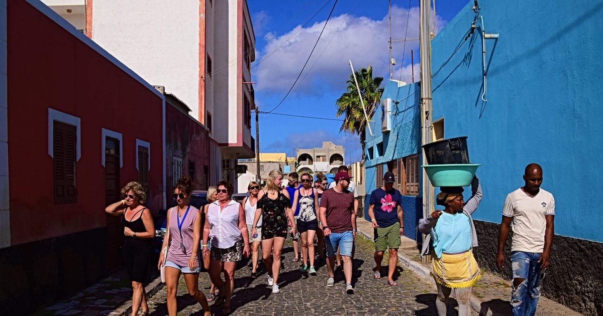 Santa Maria: Local Markets and Street Art Walking Tour | GetYourGuide