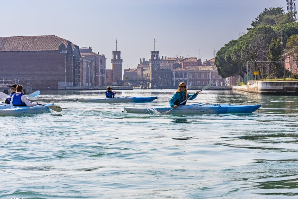 Cultural Kayak Class in Venice: basic training in the city | GetYourGuide
