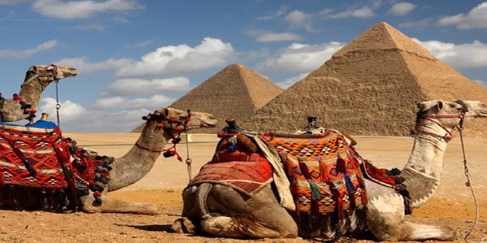 Il Cairo: Tour delle Piramidi di Giza con giro in cammello e biglietti ...