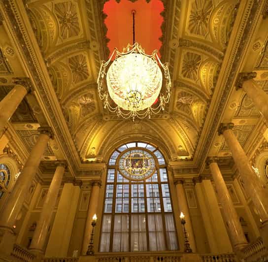 The Chicago Theatre Marquee Tour | GetYourGuide