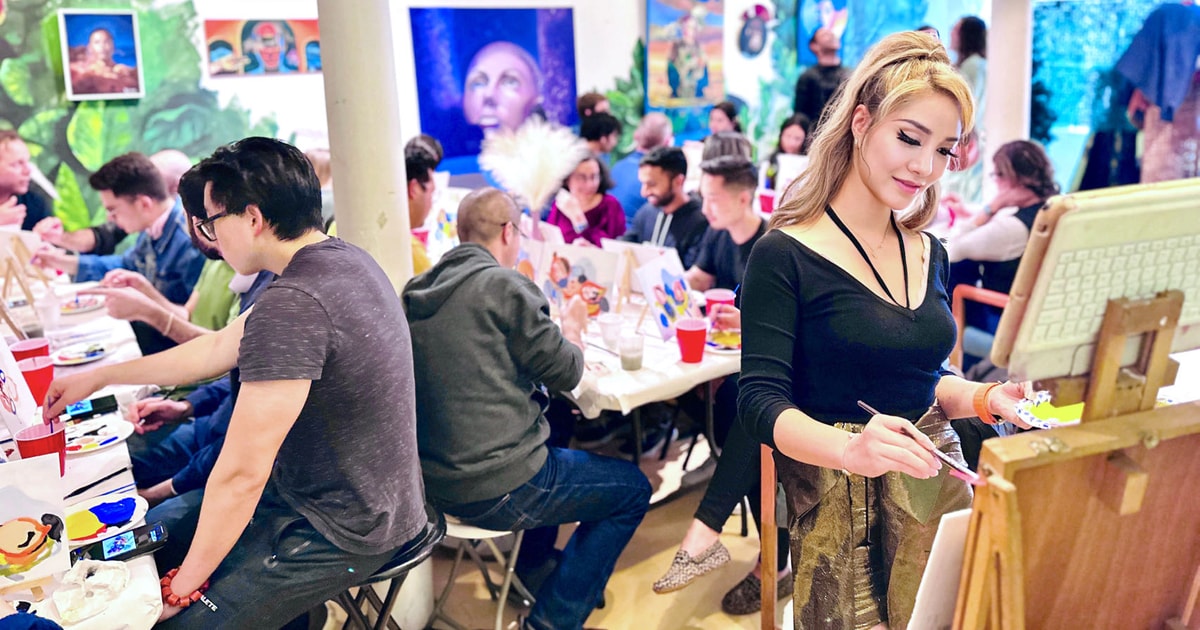 Eventi di team building Sip & Paint | GetYourGuide