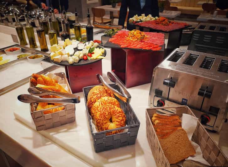 Cancun International Airport: VIP Business Lounge Ticket | GetYourGuide