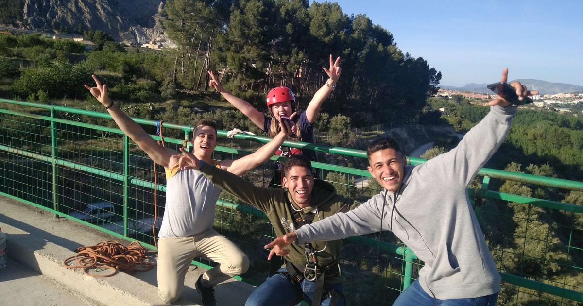 Alcoi: 3-Sekunden-Free Fall Bungee Jumping Trip und Instruktor ...