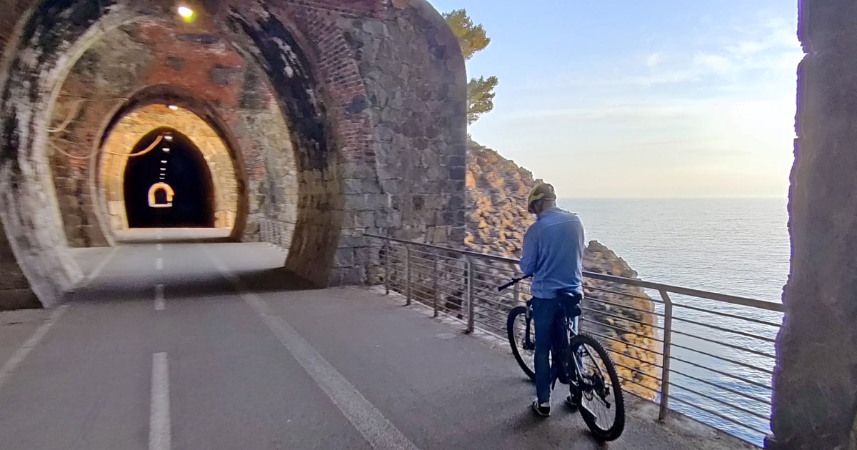 Levanto: Tour guidato in E-Bike a Framura con vino e focaccia | GetYourGuide