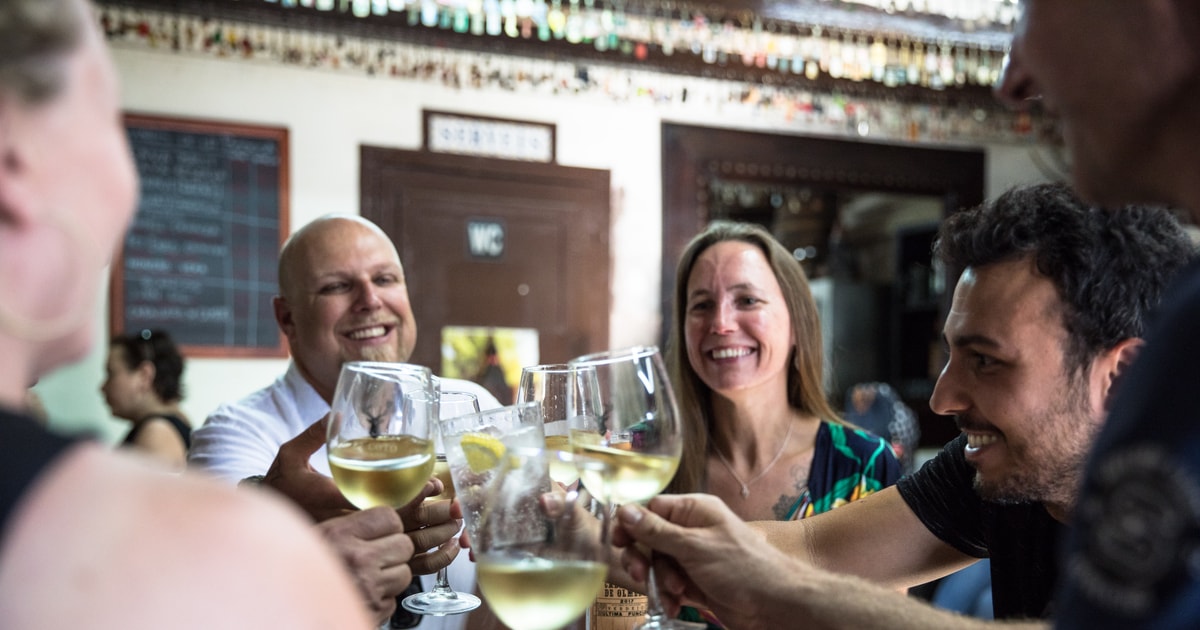 Barcelona: Bares escondidos e uma viagem de tapas autênticas | GetYourGuide