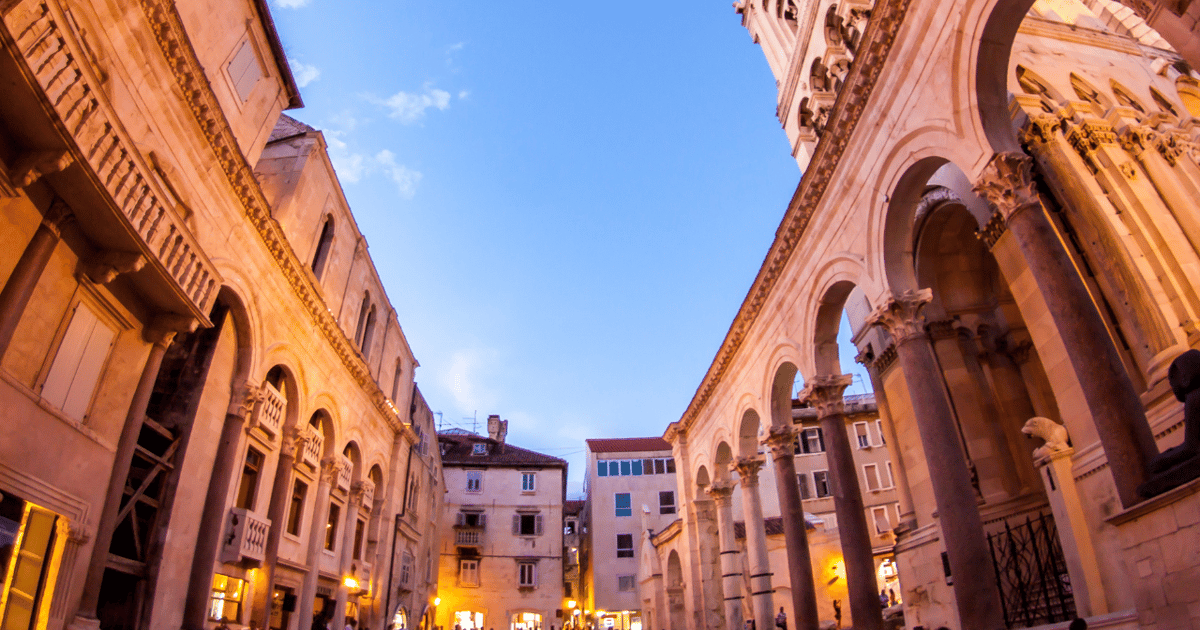 Excursão a pé privada à noite - Split Old City Diocletian's P ...