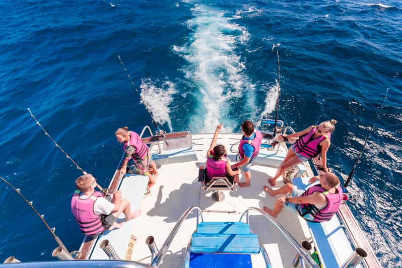 Phuket: Pesca deportiva y curricán en barco con almuerzo | GetYourGuide
