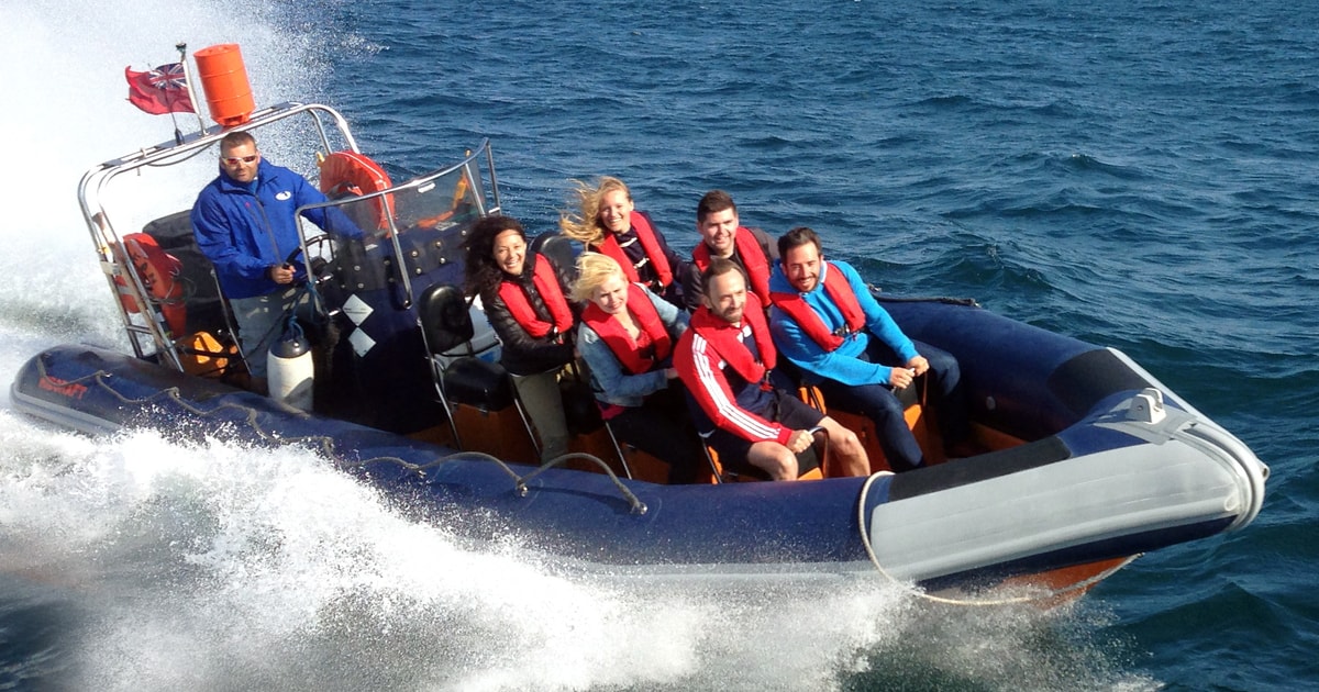 Barcelona: Paseo en lancha motora de alta velocidad y tour turístico ...