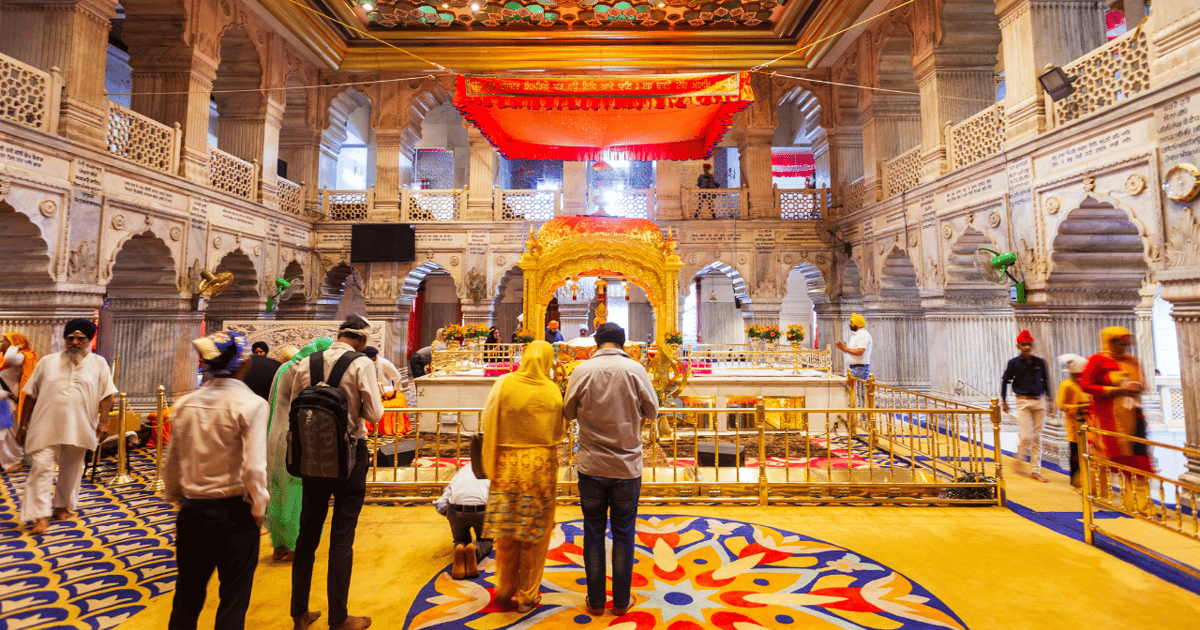 Delhi: privé stadstour van een halve dag per auto met water | GetYourGuide