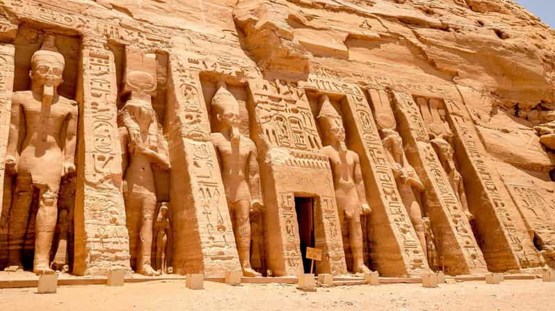 Il Cairo: visita ai monumenti di Assuan e al tempio di Abu Simbel. | GetYourGuide