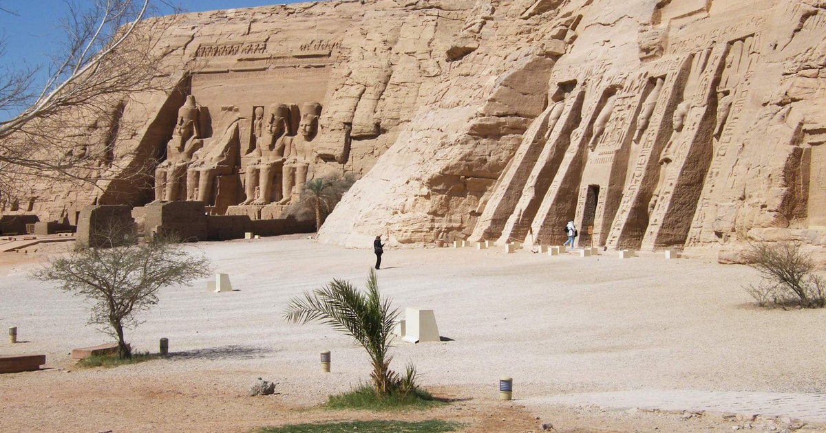 Il Cairo: visita ai monumenti di Assuan, al tempio di Abu Simbel e pernottamento. | GetYourGuide