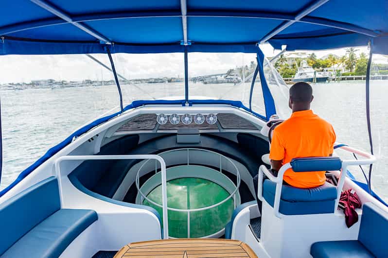 Kreuzfahrtschiff-Reisende Bahamas per Boot Halbunterseeboot Glasbottom ...