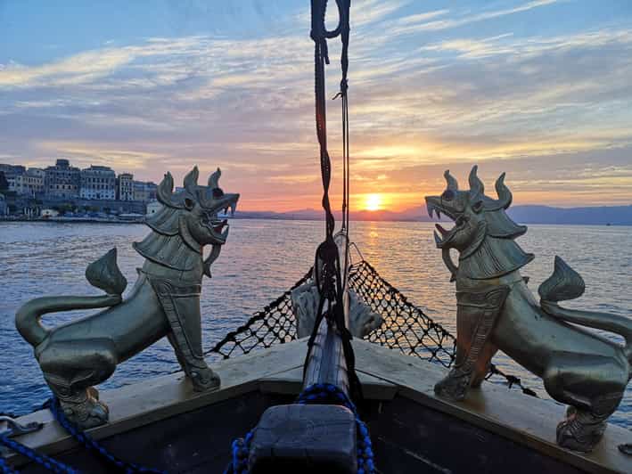 Ciudad de Corfú: Crucero costero en barco pirata | GetYourGuide