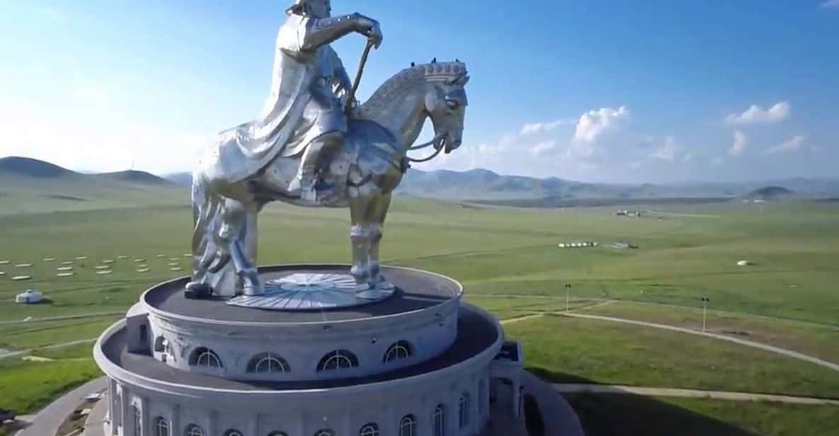 Din Ulan Bator: Statuia lui Genghis Khan și Parcul Național Terelj ...