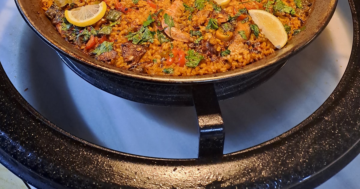 Barcelona: Spectacol de flamenco și curs de gătit paella | GetYourGuide