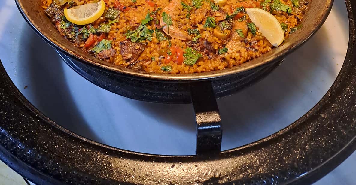 Barcelona: Spectacol de flamenco și curs de gătit paella | GetYourGuide
