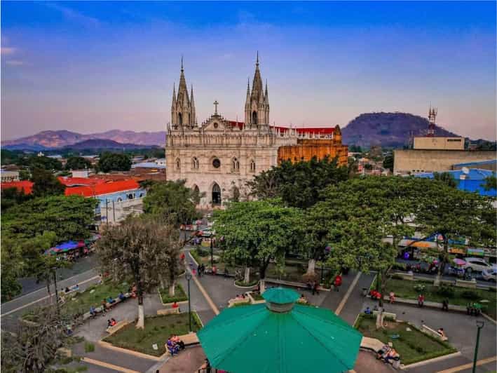 Tour guidato a piedi a Santa Ana | GetYourGuide