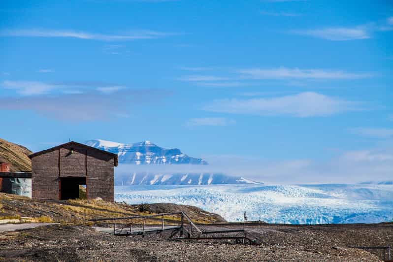 Din Longyearbyen: Pyramiden Tur foto privat cu transfer | GetYourGuide