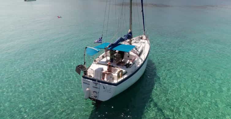 Antiparos: Crucero en velero privado con paradas para nadar y almuerzo ...