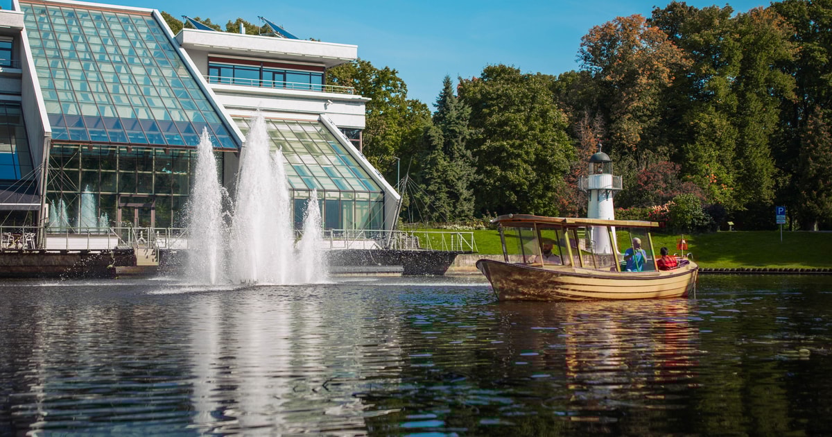 Riga: tour panoramico in barca sul canale con audioguida | GetYourGuide