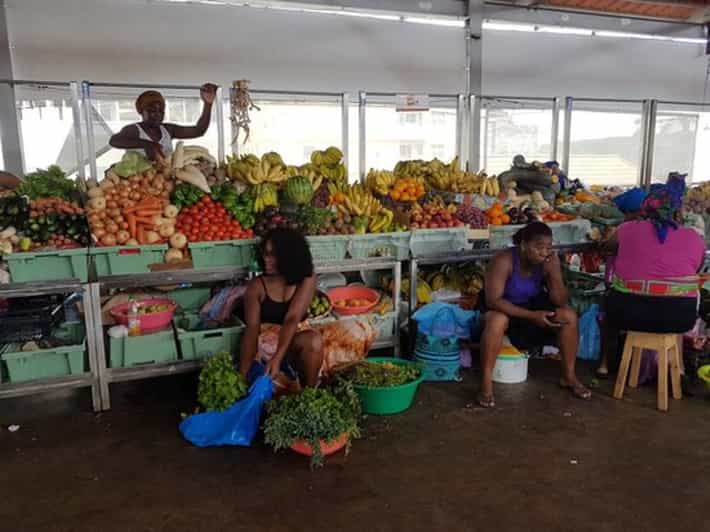 Disfruta del almuerzo con los lugareños, la Iglesia y los Mercados ...