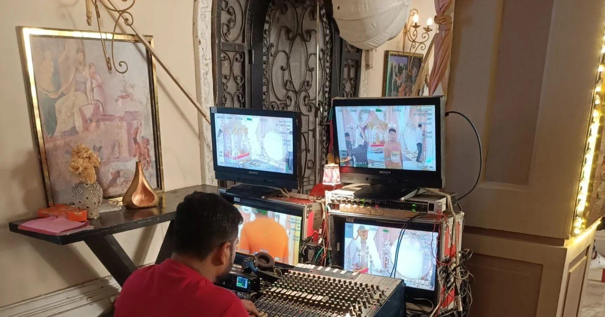 Mumbai: Bollywood Studio Guided Tour with Tickets | GetYourGuide