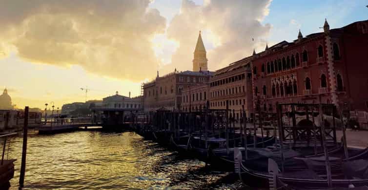 Venice: Grand Canal Private 60-Minute Gondola Ride | GetYourGuide