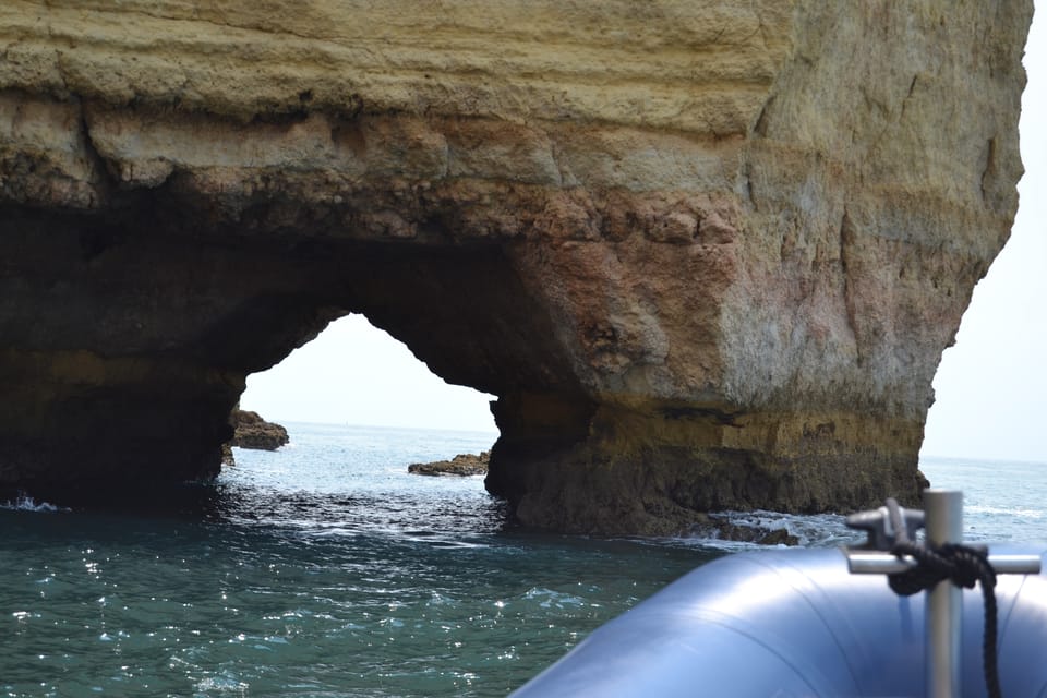 Portimao: Excursión en barco a la Cueva de Benagil | GetYourGuide